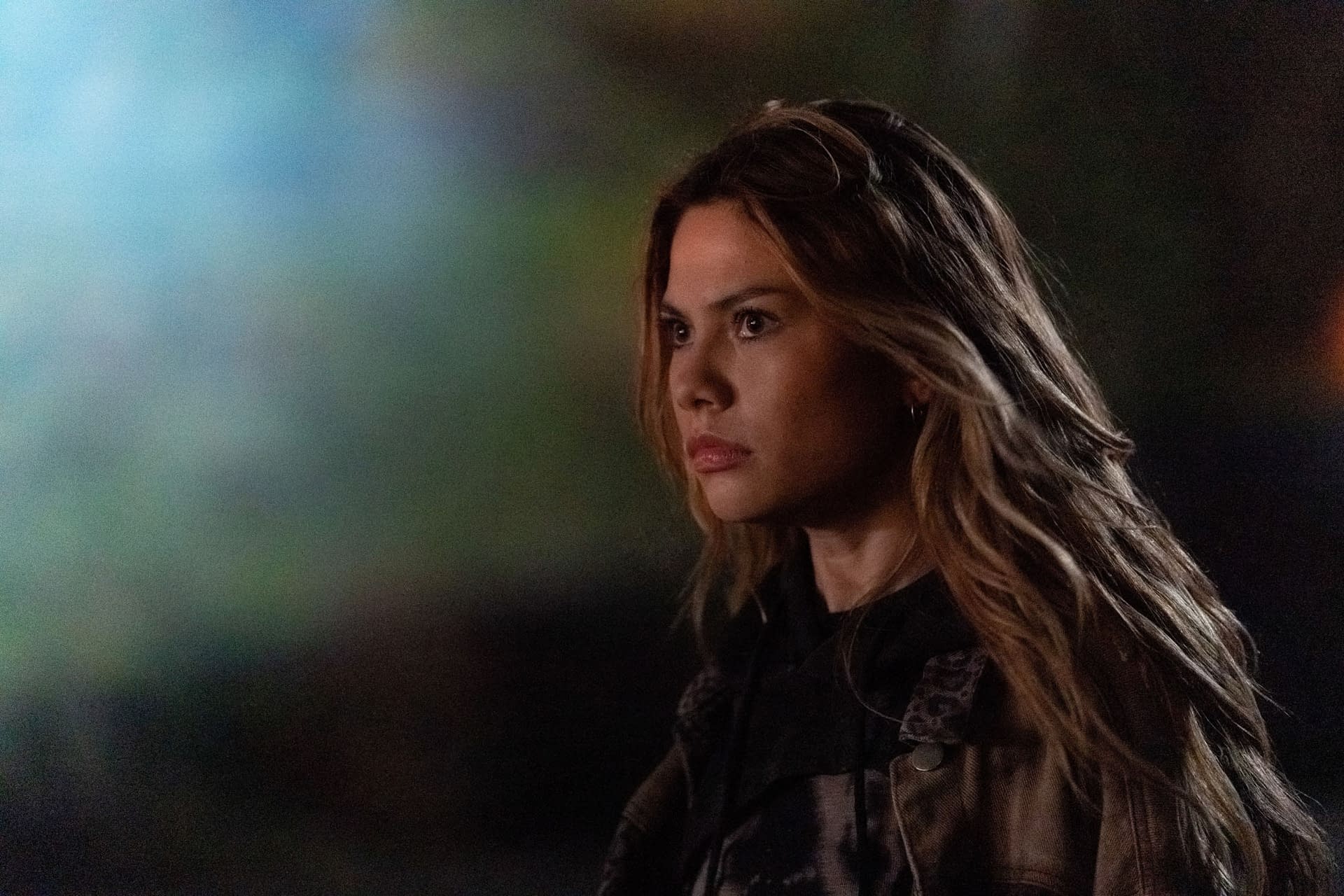 Wolf Pack Key Art: Sarah Michelle Gellar's "En Fuego;" S01E01 Images