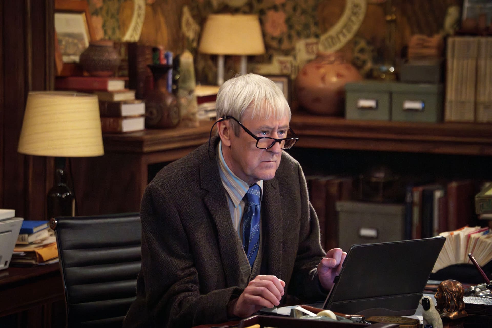 Frasier Season 1 Episode 9 "The Fix Is In" Images: Freddy the Fixer?