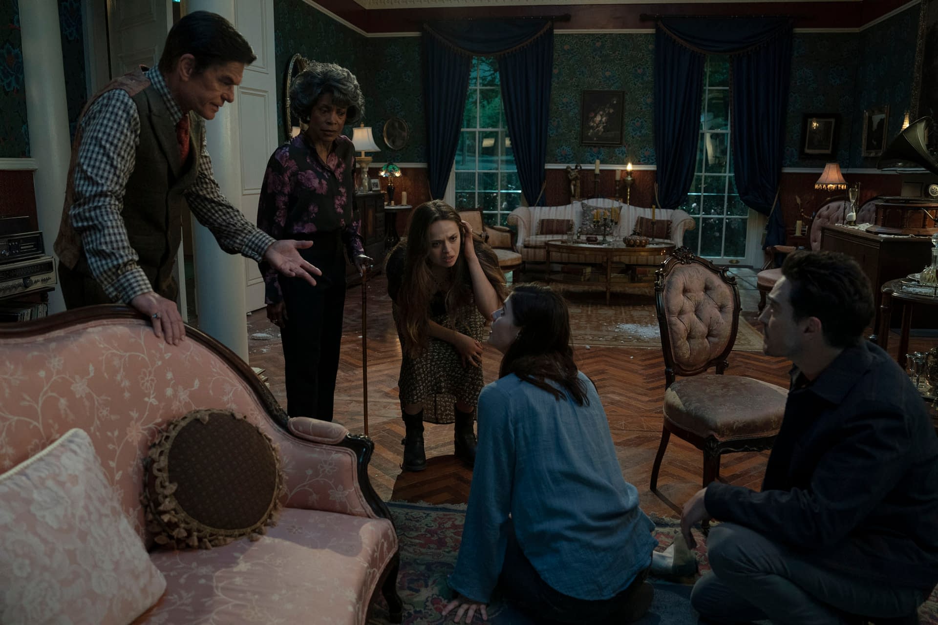 Mayfair Witches S02E05: "Julien's Victrola": Rowan Faces The Music