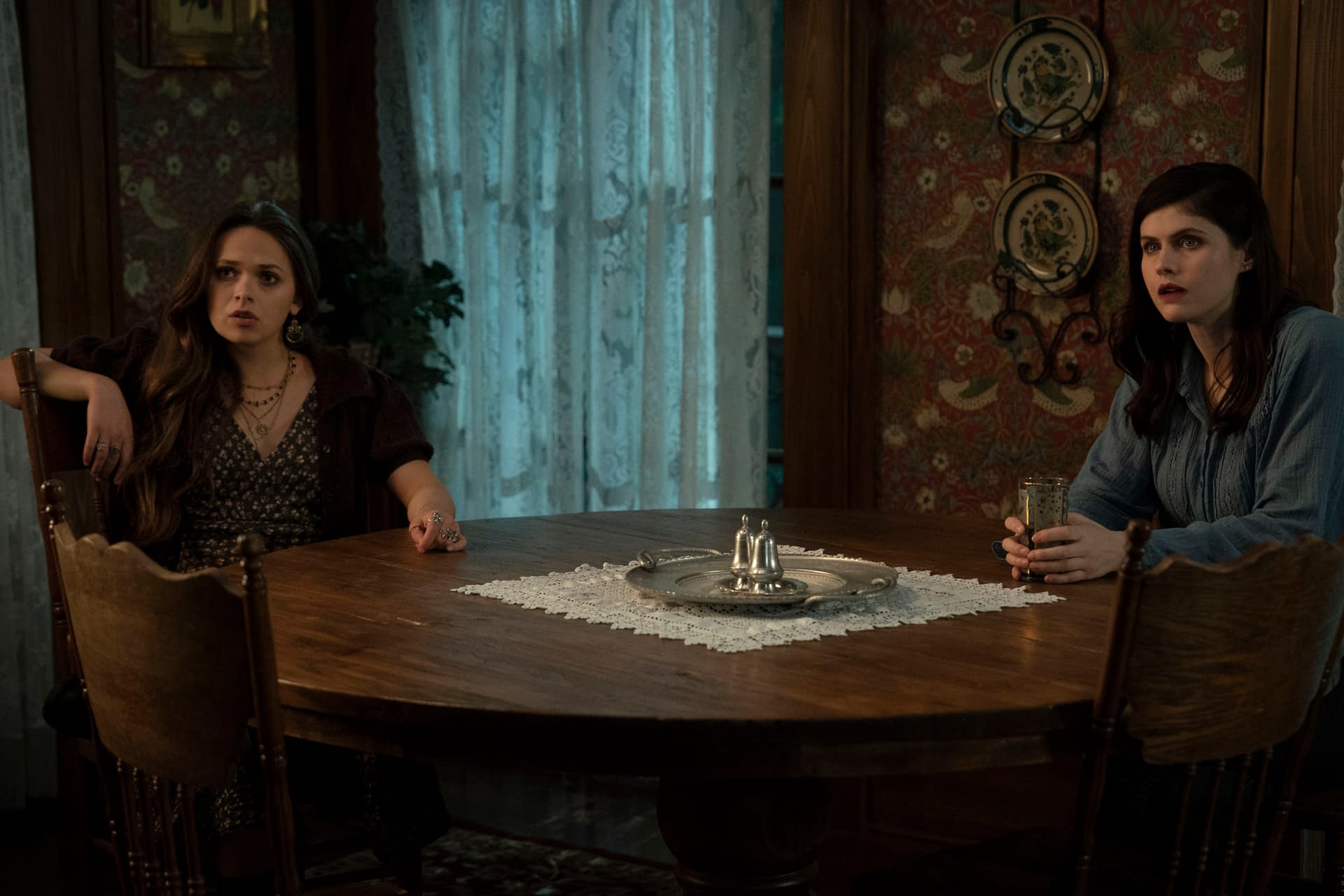 Mayfair Witches S02E05: "Julien's Victrola": Rowan Faces The Music