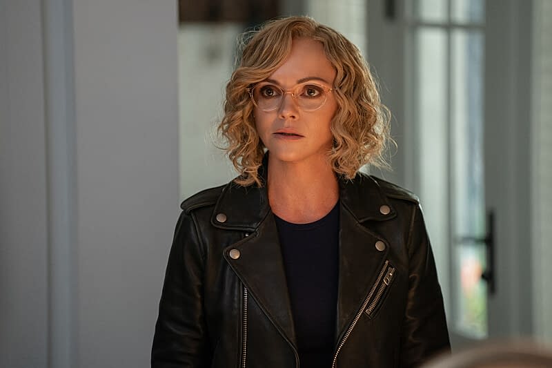 Yellowjackets Star [SPOILER] on [SPOILER] Death; Season 3 E09 Images