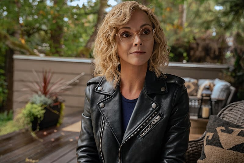 Yellowjackets Star [SPOILER] on [SPOILER] Death; Season 3 E09 Images