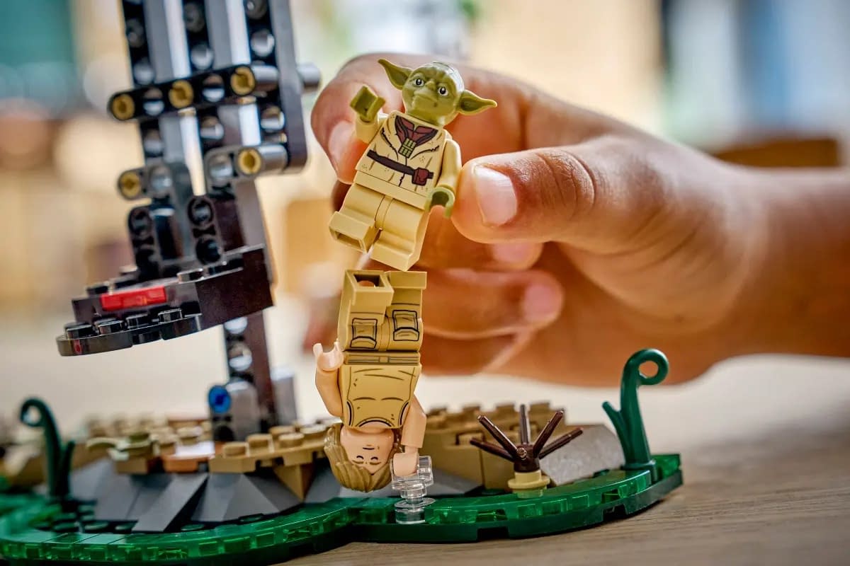 Train with Yoda and LEGO with the New Star Wars SMART Play Set