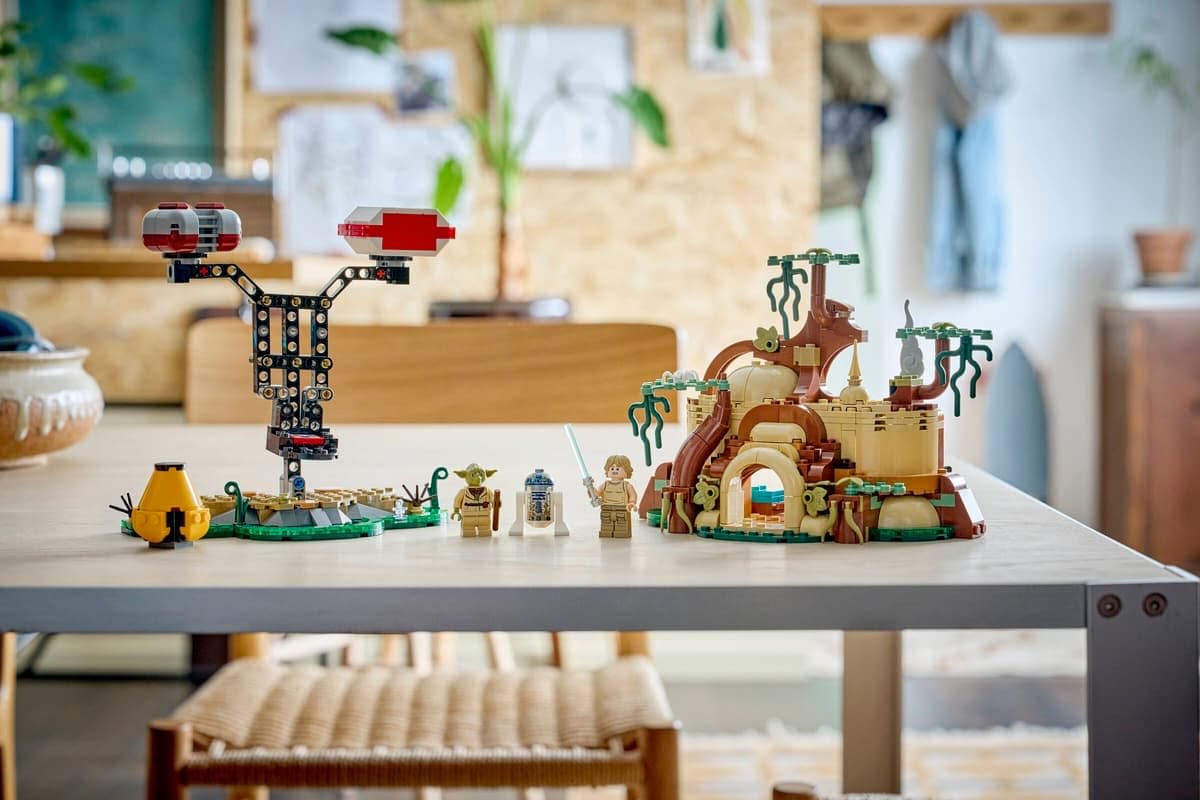 Train with Yoda and LEGO with the New Star Wars SMART Play Set