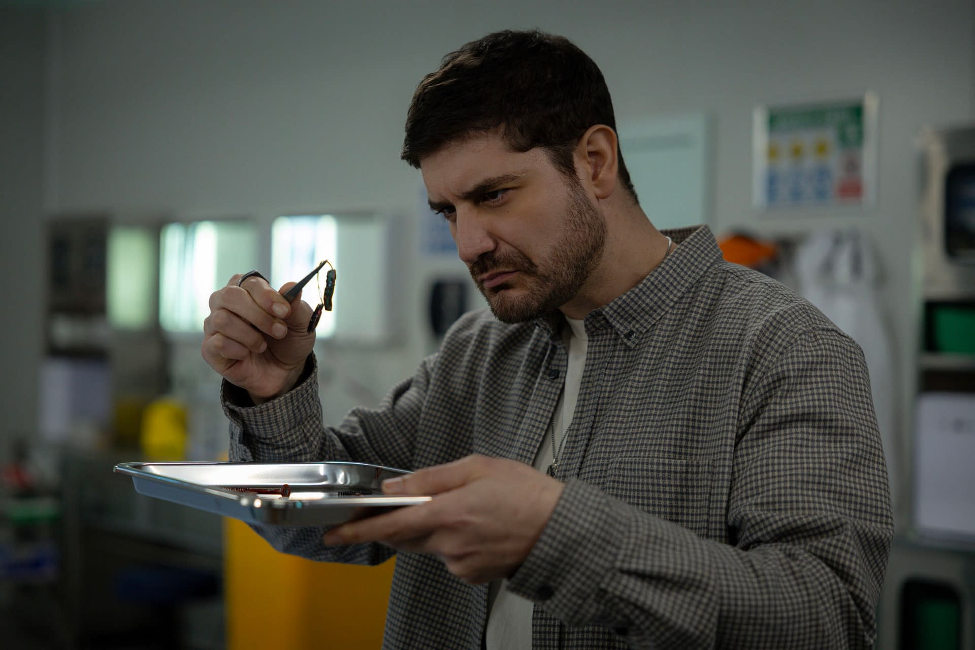 NCIS: Sydney Team Hunts a Serial Bomber: S03E12 Lone Wolf: Part One