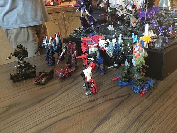 We Take a Look at the New Transformers War For Cybertron: Siege Line ...