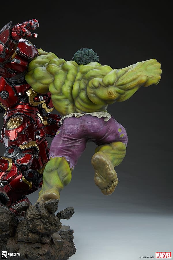 Sideshow Collectibles Reveals Powerful Hulk vs Hulkbuster Statue