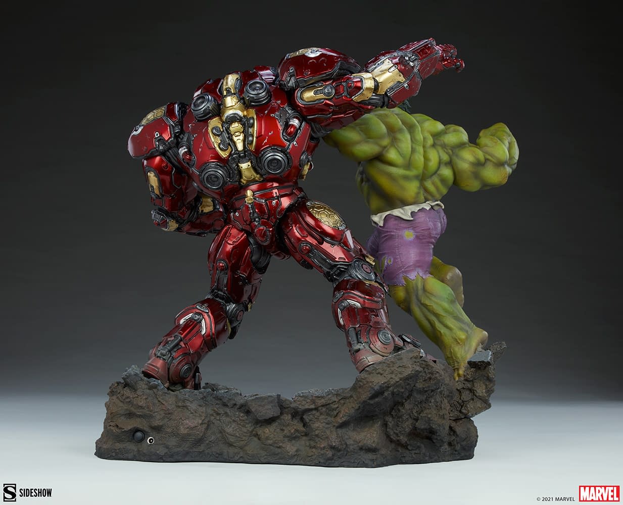 Sideshow Collectibles Reveals Powerful Hulk vs Hulkbuster Statue
