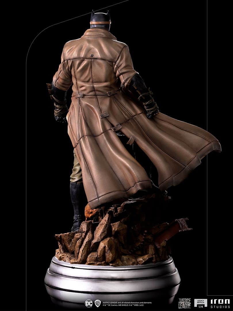 The Apocalypse Awaits Knightmare Batman with Iron Studios 1/4 Statue